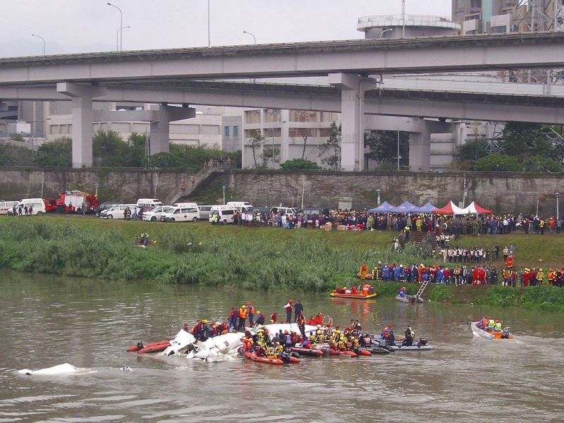 Transasia Airways crash in Taipei pulled to 40 both engines lost power