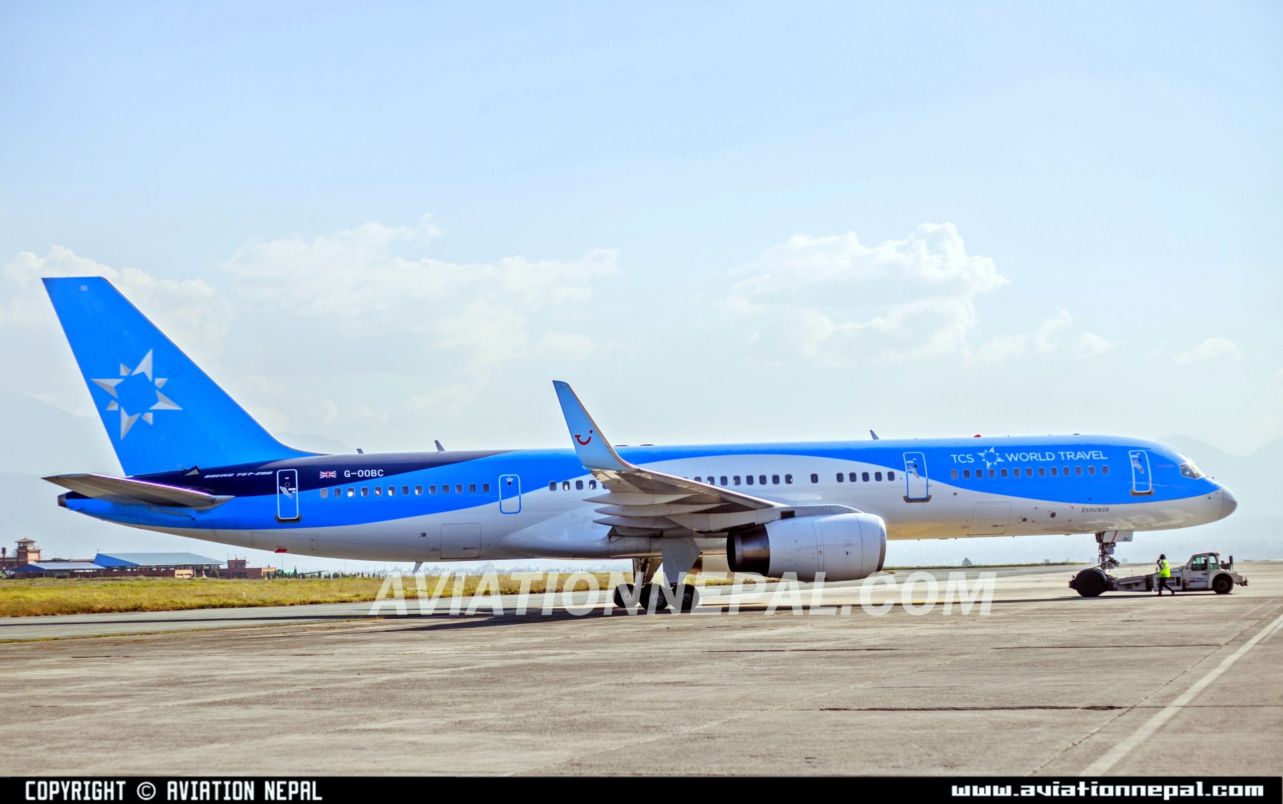 Thompson Airways made emergency landing due to windscreen cracks