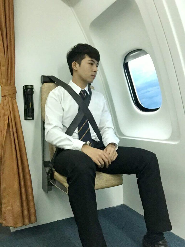 Why are seat belts needed for passengers in aircraft? How does it work?