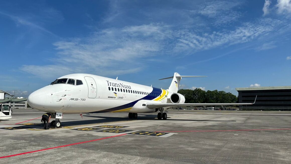 Meet Comac ARJ21: China's first jet-propelled regional airliner.